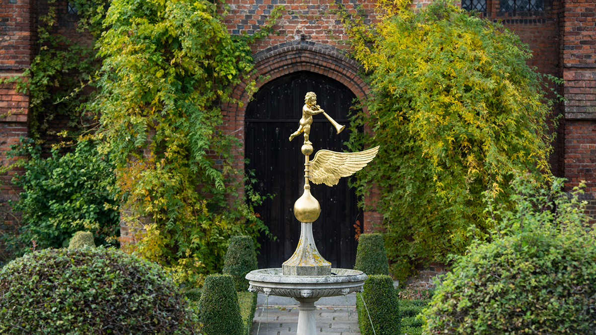 Hatfield House - Treasure Houses of England